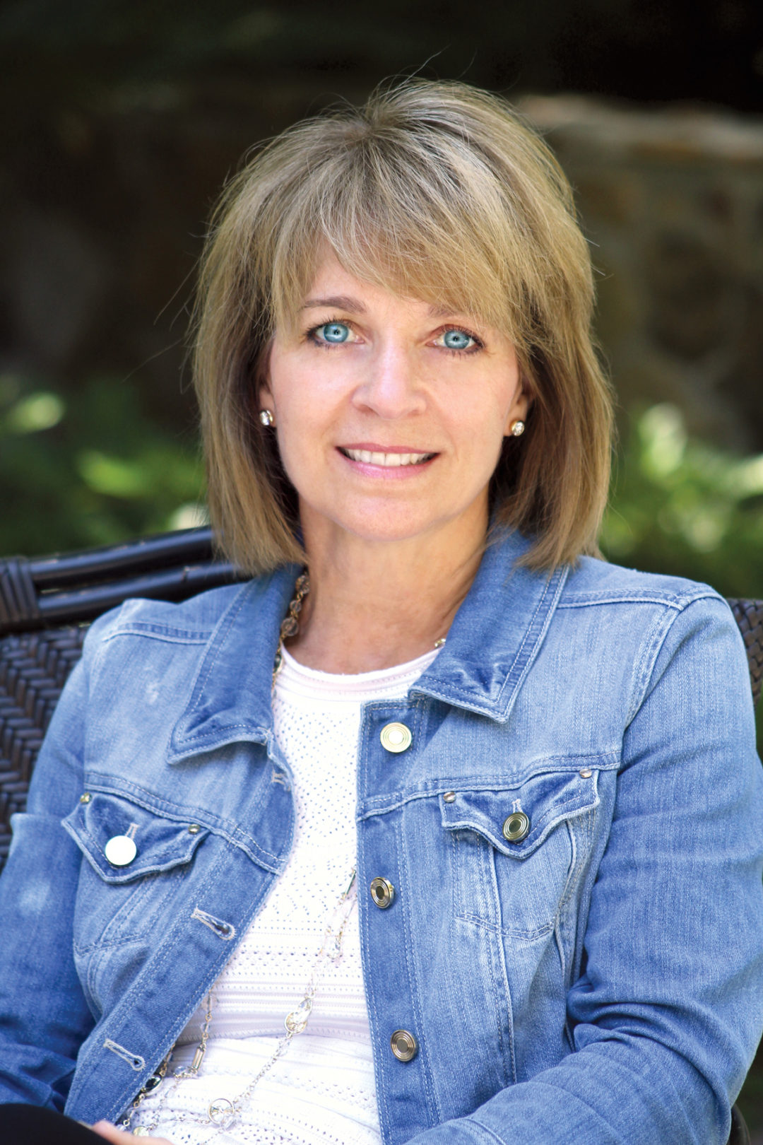 featured artists & authors Archives - Page 2 of 5 - Blue Giraffe 30a